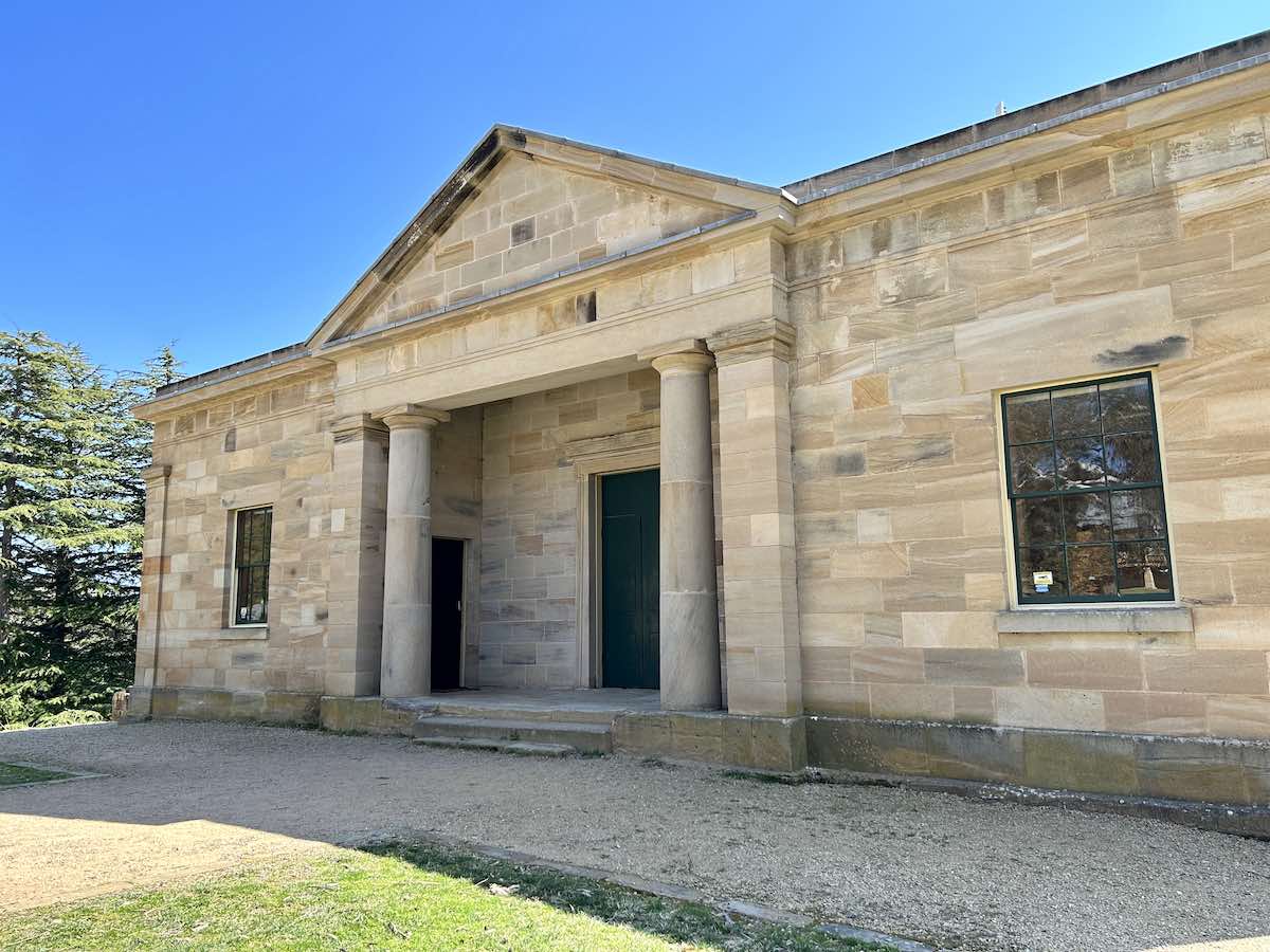 Dog-Friendly Blue Mountains: Visiting with a Dog - Travelnuity