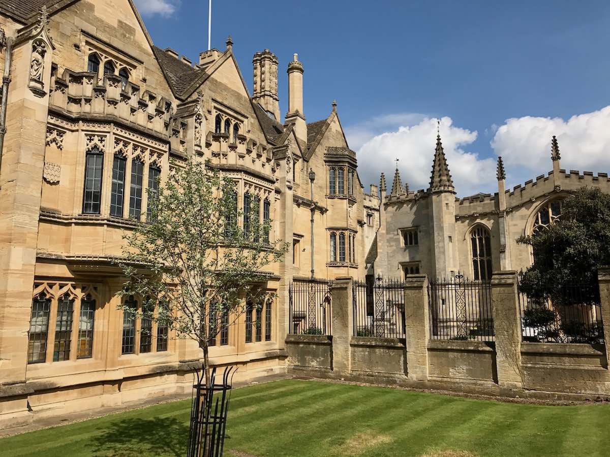 Dog-Friendly Oxford, UK: Visiting Oxford with a Dog - Travelnuity