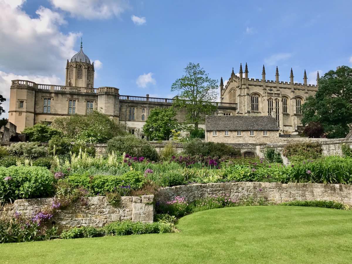 Dog-Friendly Oxford, UK: Visiting Oxford with a Dog - Travelnuity